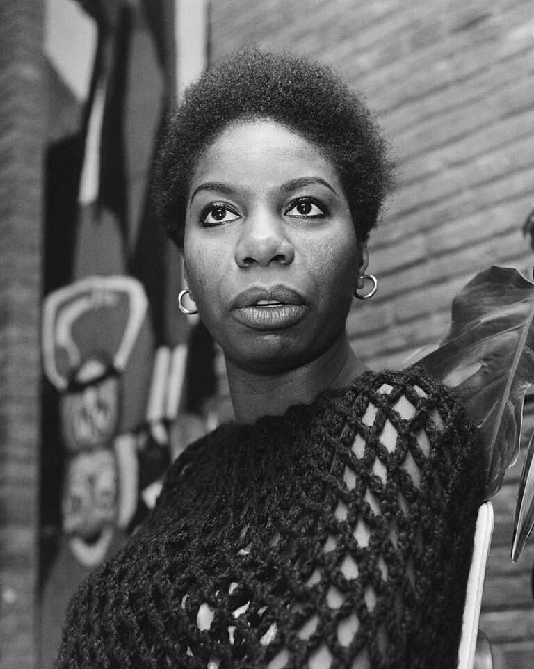 10 Female Singers With Low Voices - Musical Mum