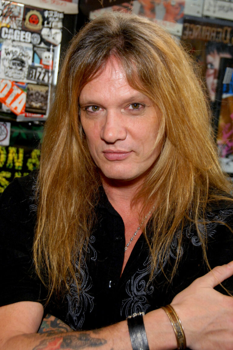 30 Male Singers With Long Hair - Musical Mum