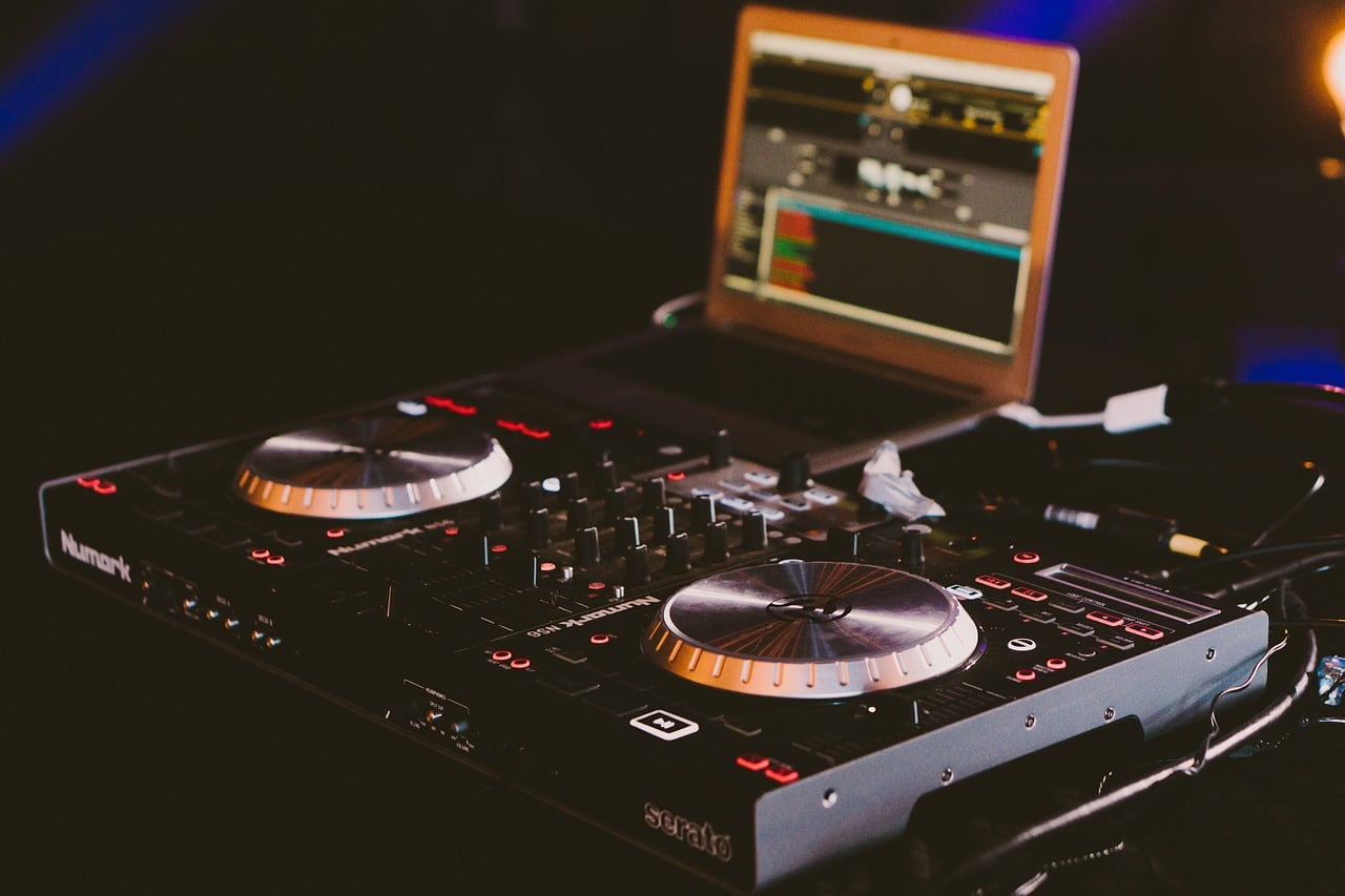 The 5 Best DJ Sets and Music Mixers for Kids (2021) - Musical Mum