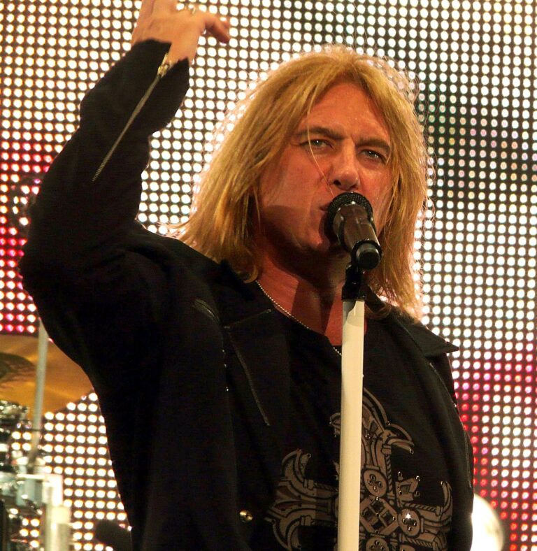 30 Male Singers With Long Hair - Musical Mum